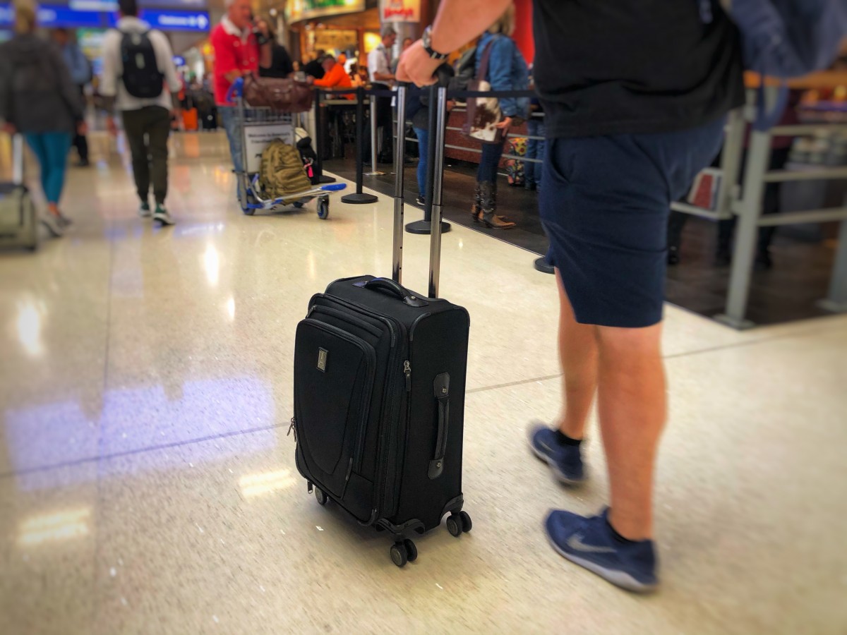 Travelpro Crew 11 21" Expandable Spinner Suiter Review | Tested