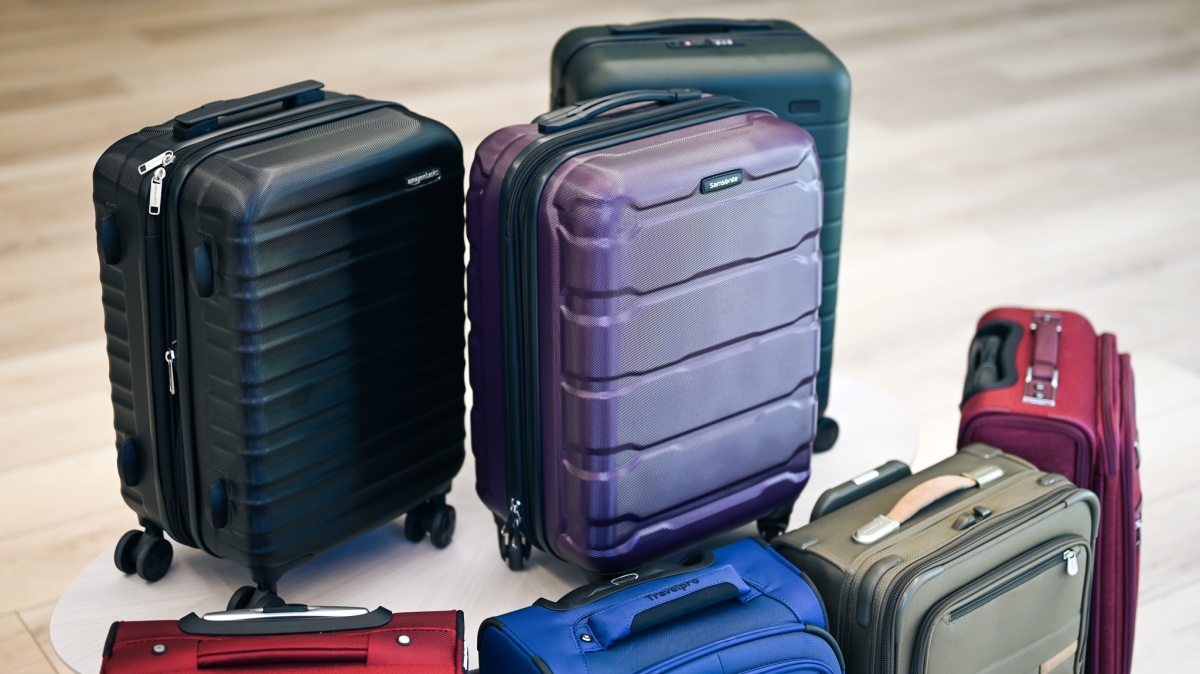 Samsonite Omni PC Hardside Expandable Spinner 20-Inch Review | Tested