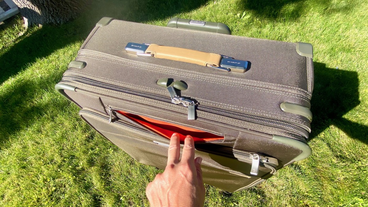 Briggs & Riley Baseline Large Expandable Spinner Review | Tested